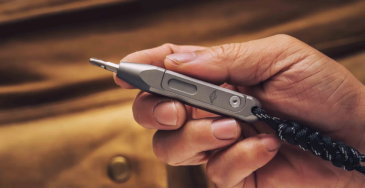 Otacle D1 Titanium EDC Multi-Bit Driver - Olight