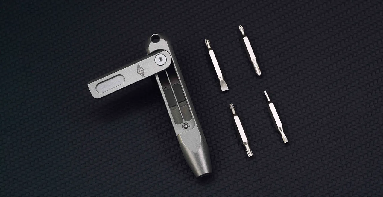 Otacle D1 Titanium EDC Multi-Bit Driver - Olight