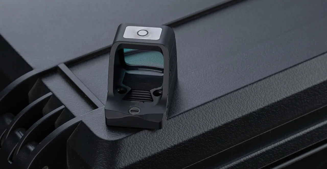 Osight 3 MOA: Rechargeable Red Dot Sight Magnetic Charging Case - Olight