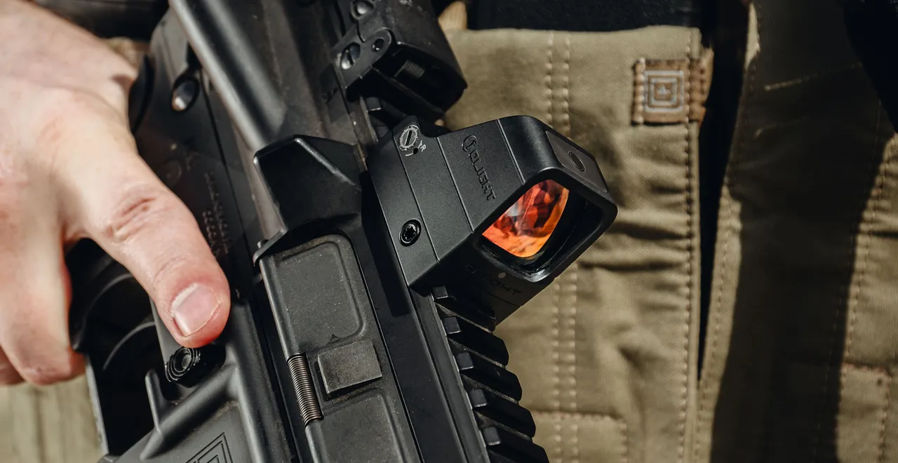 Osight 3 MOA: Rechargeable Red Dot Sight Magnetic Charging Case - Olight
