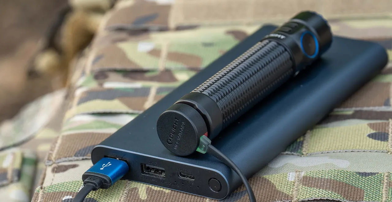 Warrior Mini 3 Compact Tactical Flashlight 1750lm High Performance - Olight